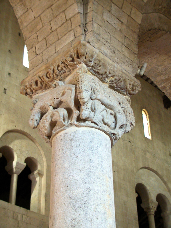 433-1580 - Sant' Antimo - Daniel in Lion's Den Capital