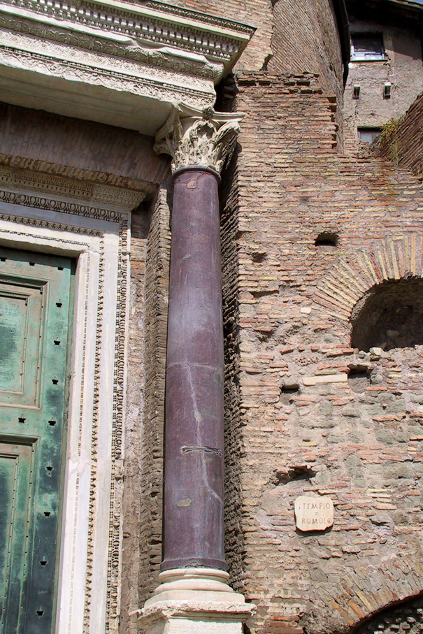 631-1707 - Roma - Foro Romana - Templum Romuli - detail of Porphyry column